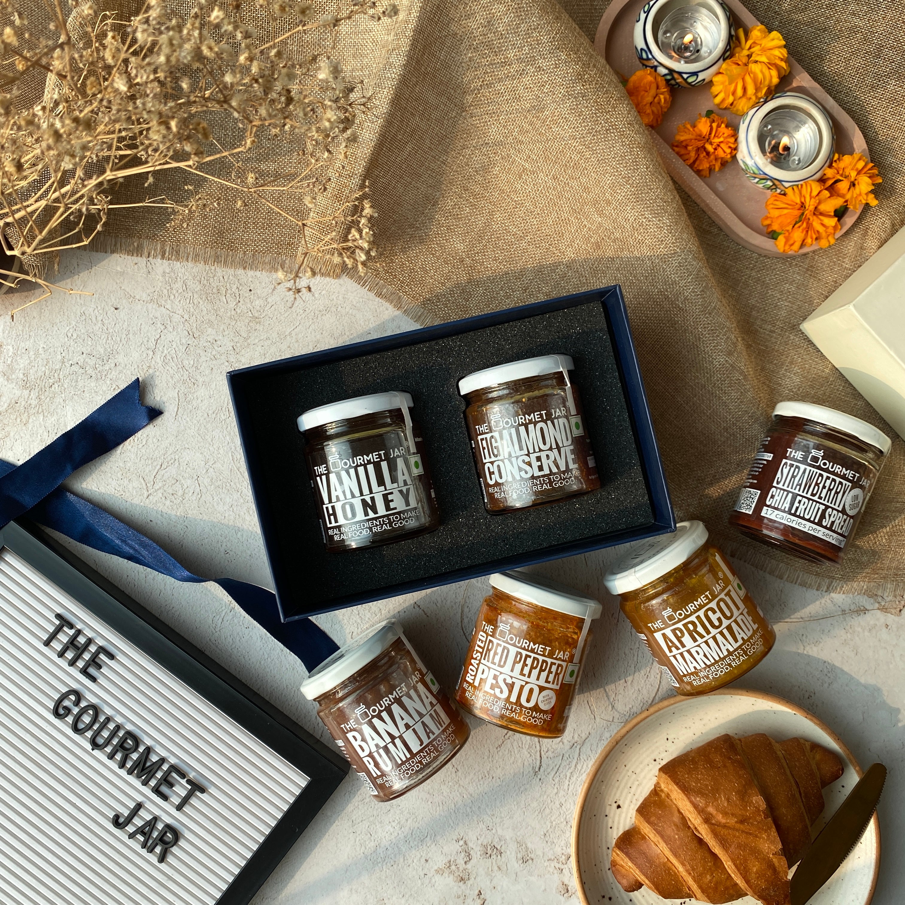 The Mini Festive Box 470 g – The Gourmet Jar